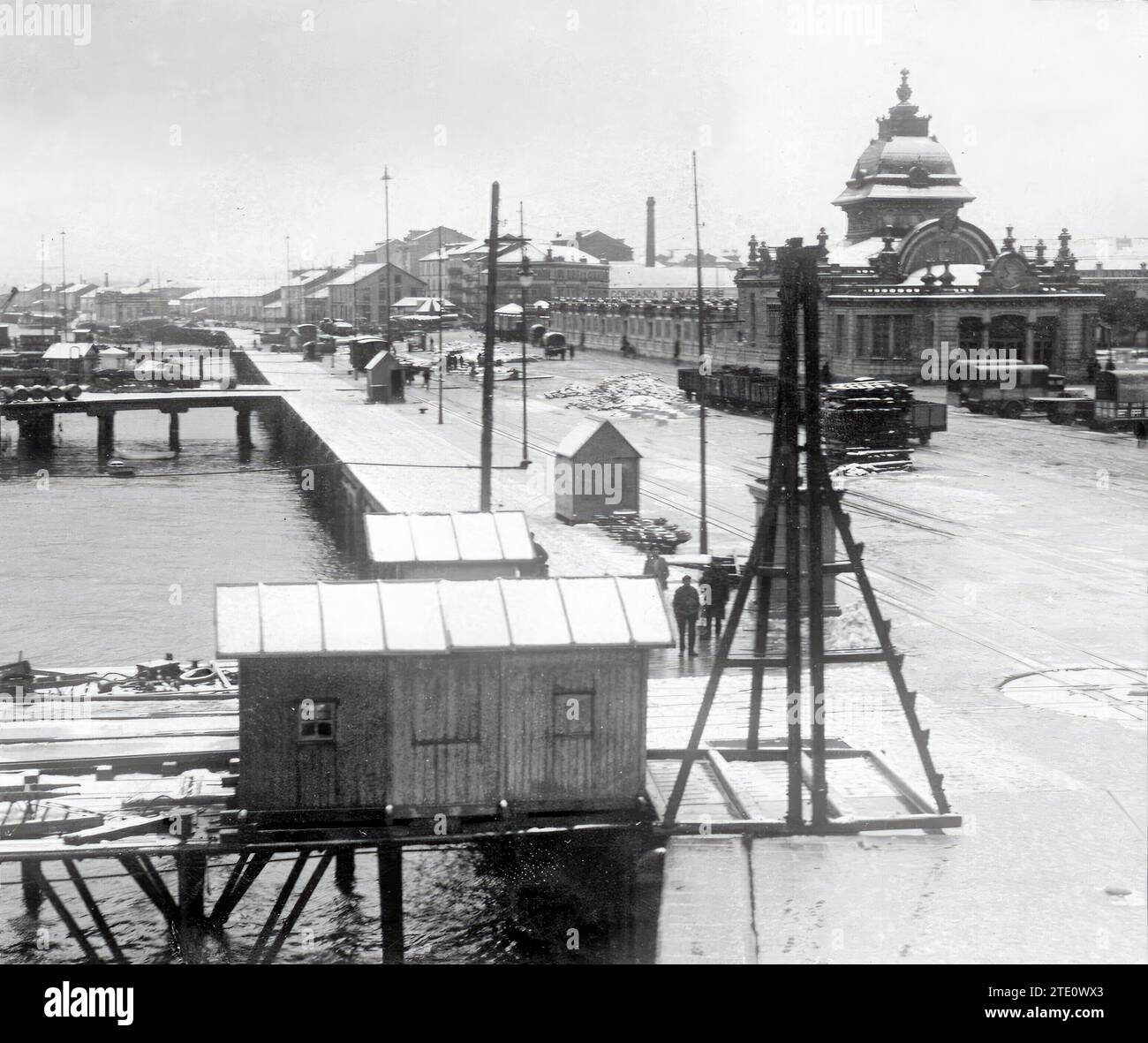 01/31/1930. THE SANTANDER DOCKS COVERED IN SNOW. PHENOMENON RARELY ...