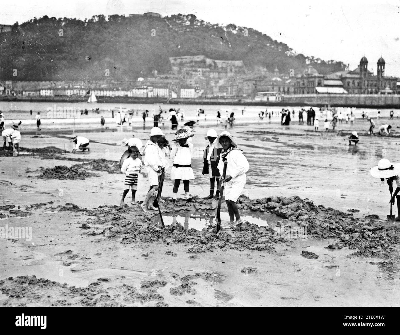 Saint Sebastian. August 1912. La Concha Beach. Games in the sand ...