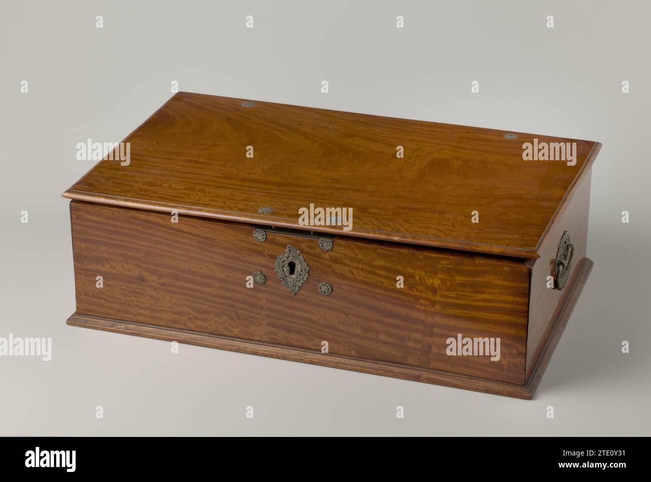 Writing box with silver battle, Anonymous, 1750 - 1775 Writing box of ...