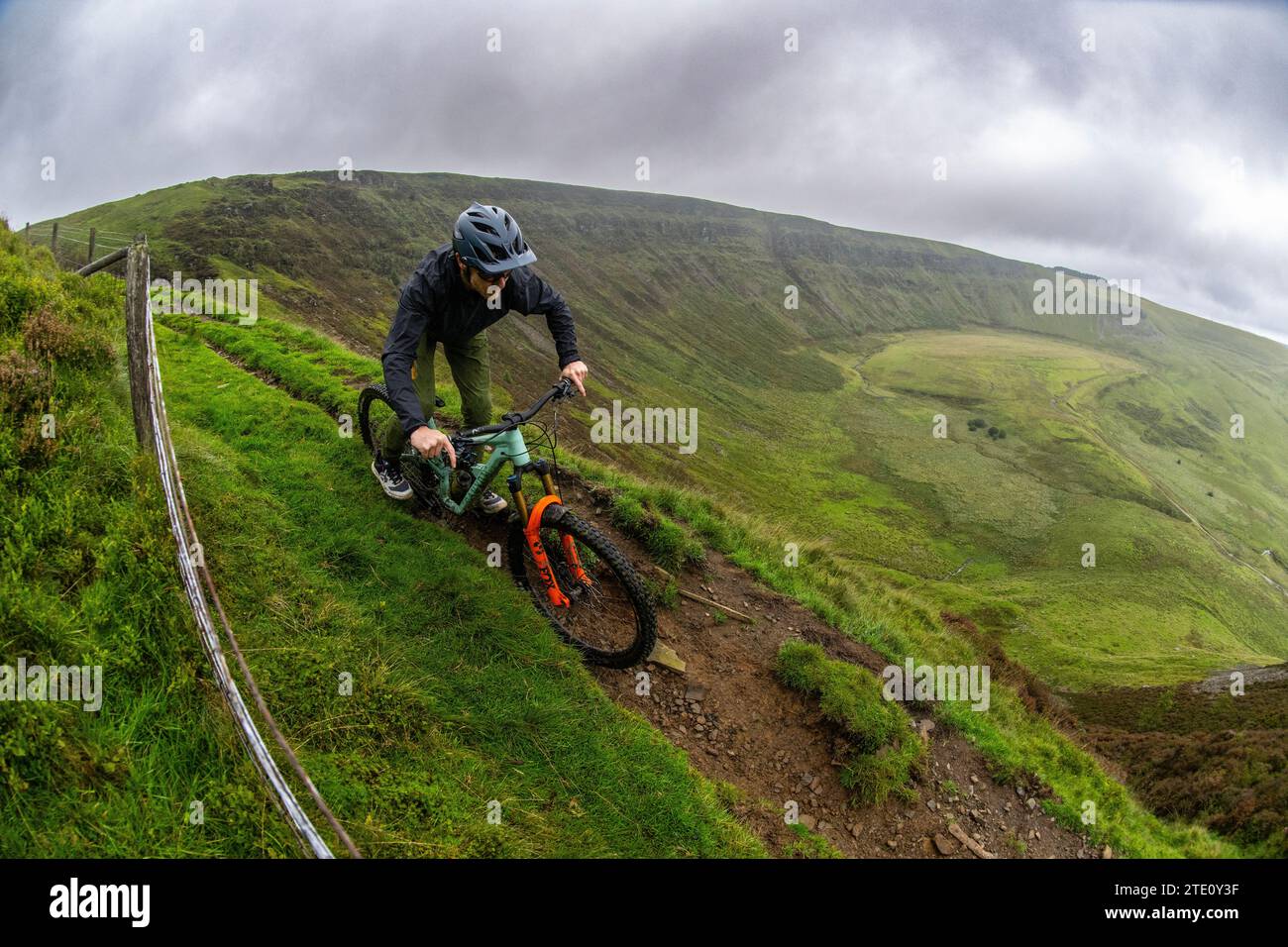 Rhondda cynon taf mountain hi-res stock photography and images - Alamy