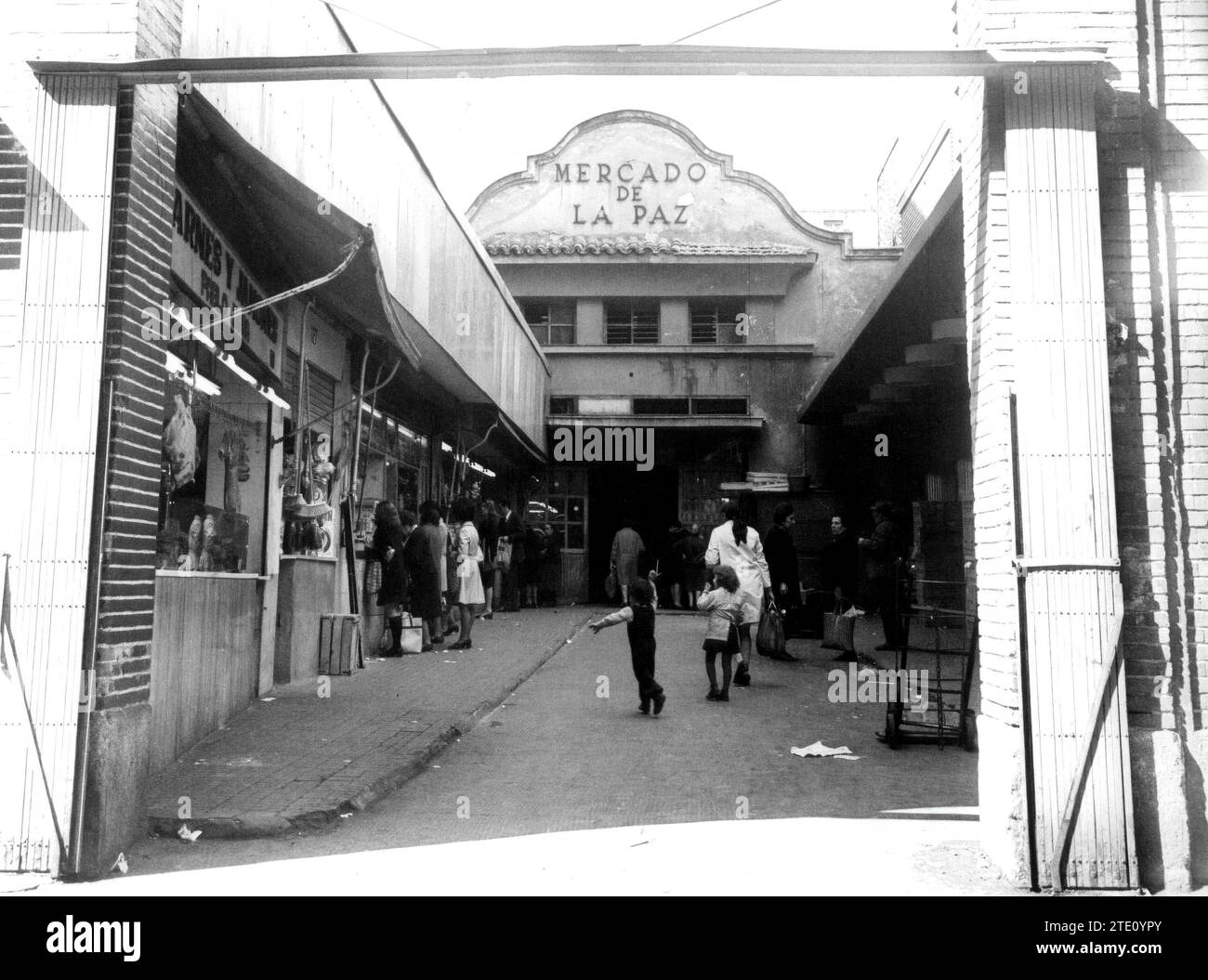 03/05/1973. Entrance to the Peace Market. Credit: Album / Archivo ABC ...