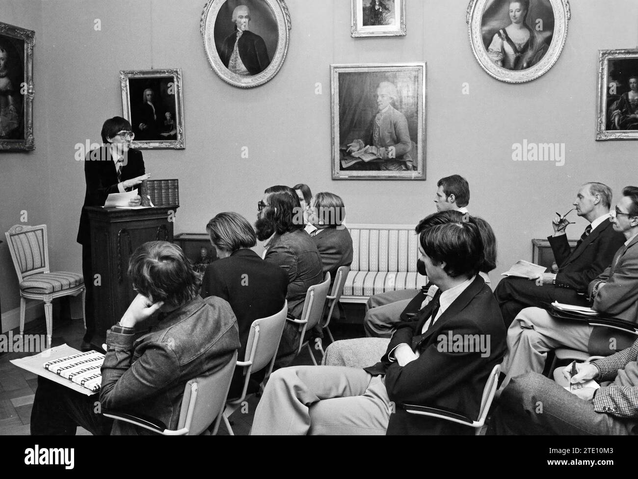 Presentation of the old encyclopedia Spectrum, Book Museum The Hague ...