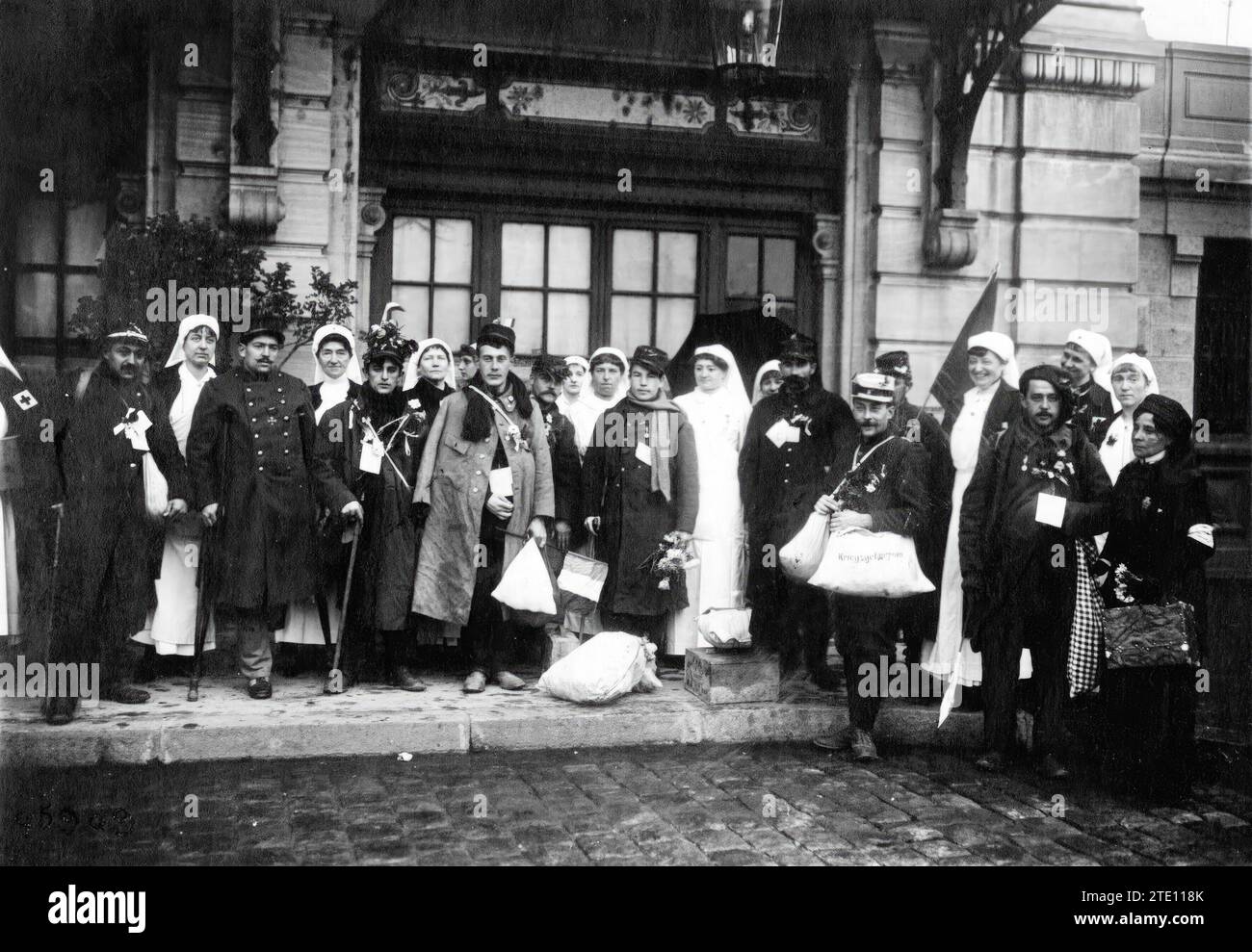 French nurses hi-res stock photography and images - Alamy
