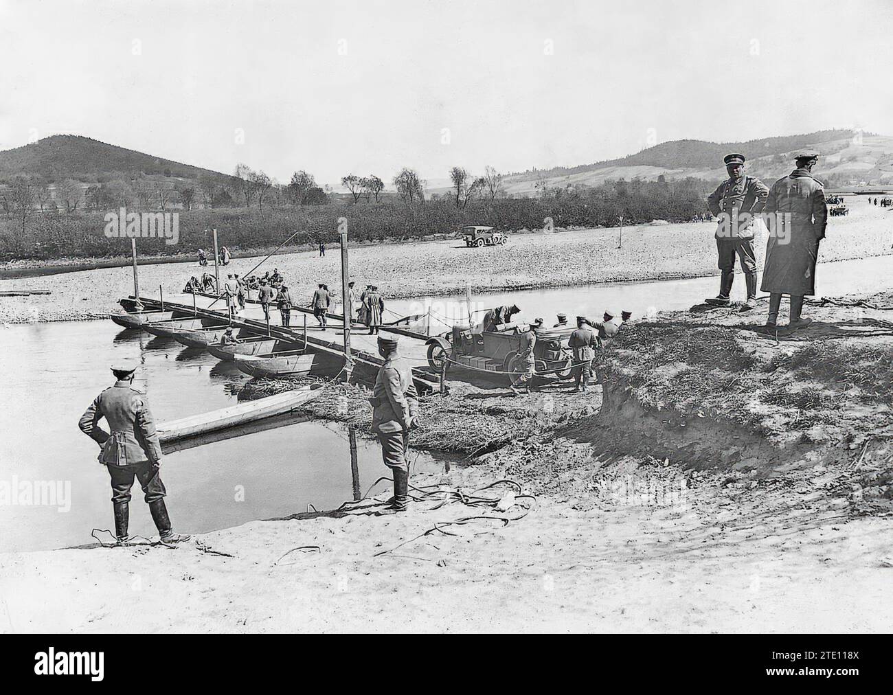Soldiers building a bridge hi-res stock photography and images - Alamy