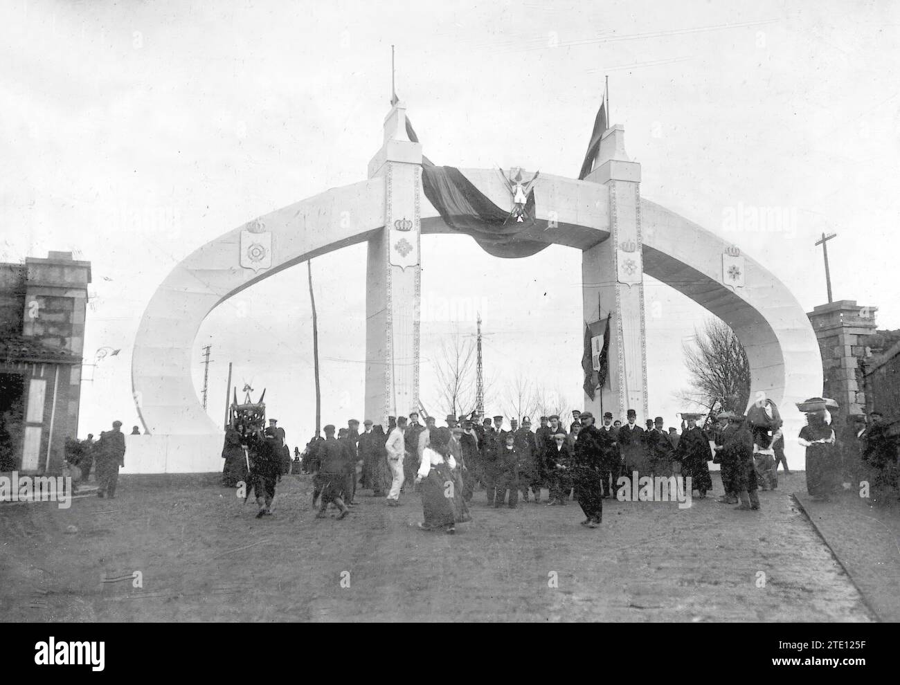 01/31/1912. The trip of the Kings to Ferrol. Arch Built by the ...