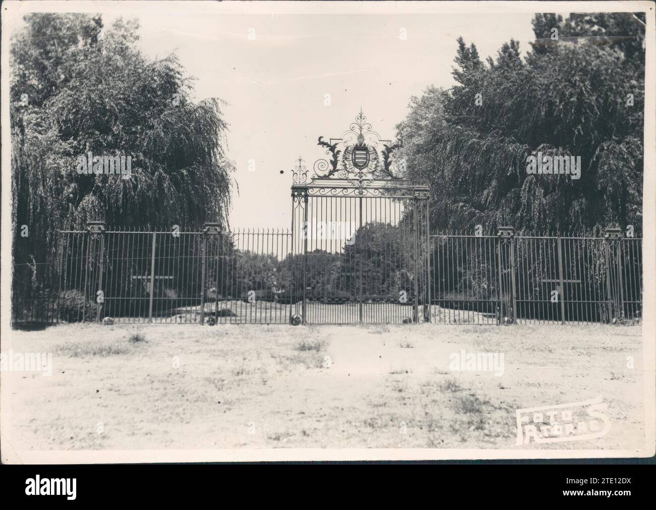 12/31/1932. View that offers the entrance to the beautiful palace ...