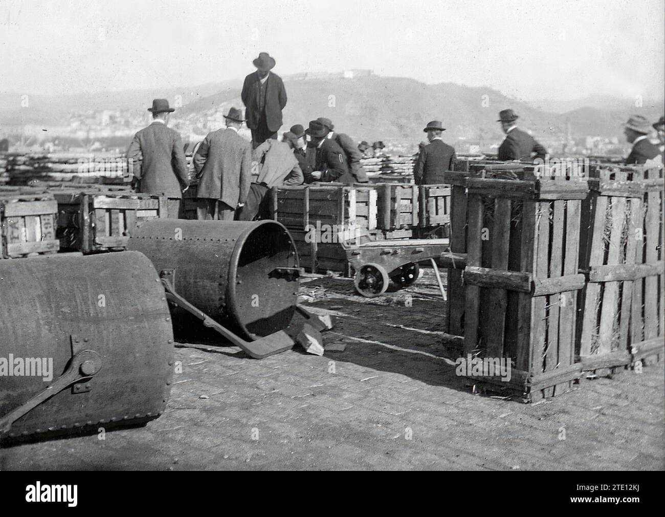 12/31/1915. Weapons smuggling discovered in Malaga. The Authorities ...