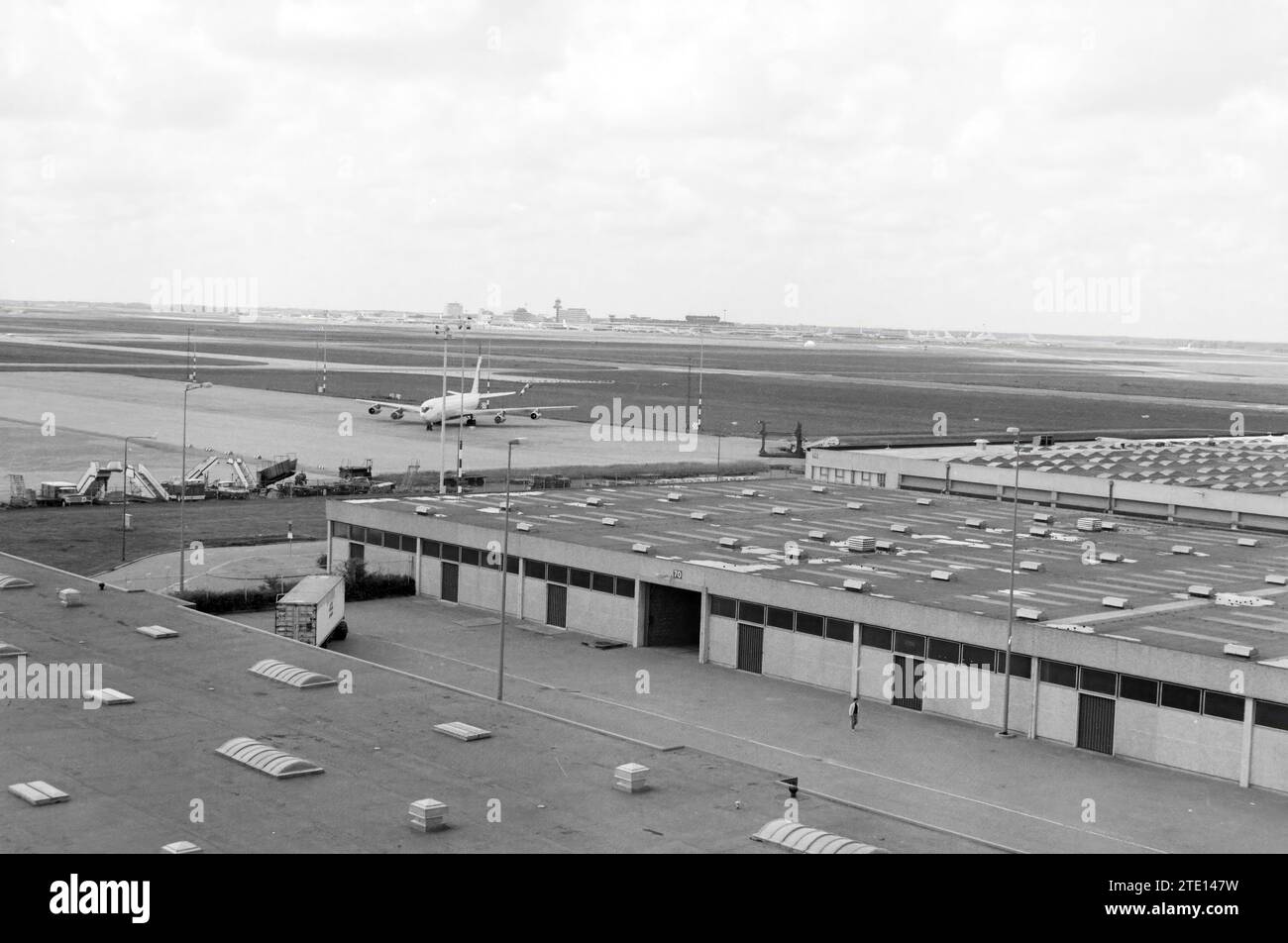 Schiphol east platform hi-res stock photography and images - Alamy