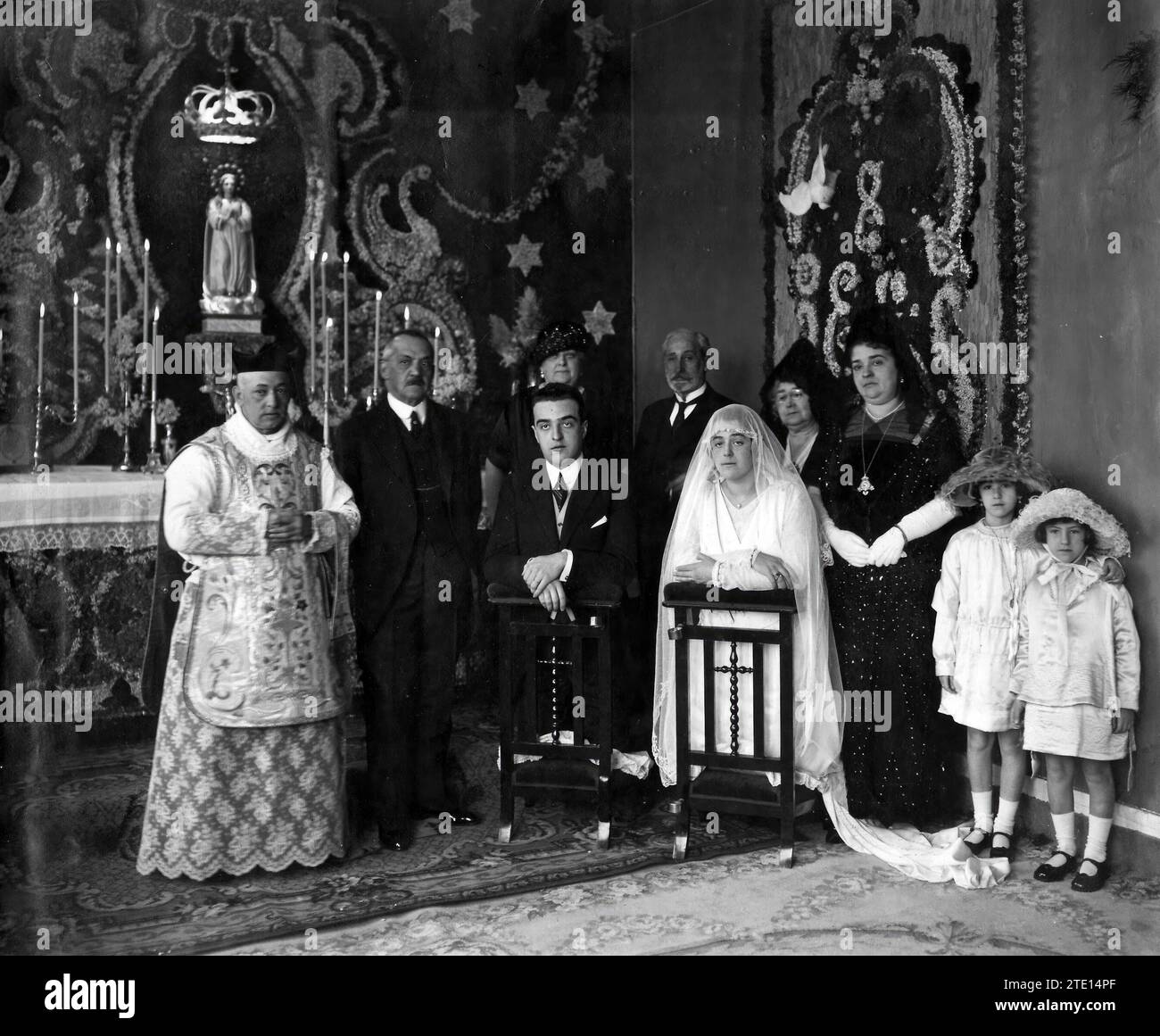 12/31/1918. A wedding in Valencia. Miss Pilar La-roda Ferrer and Mr ...