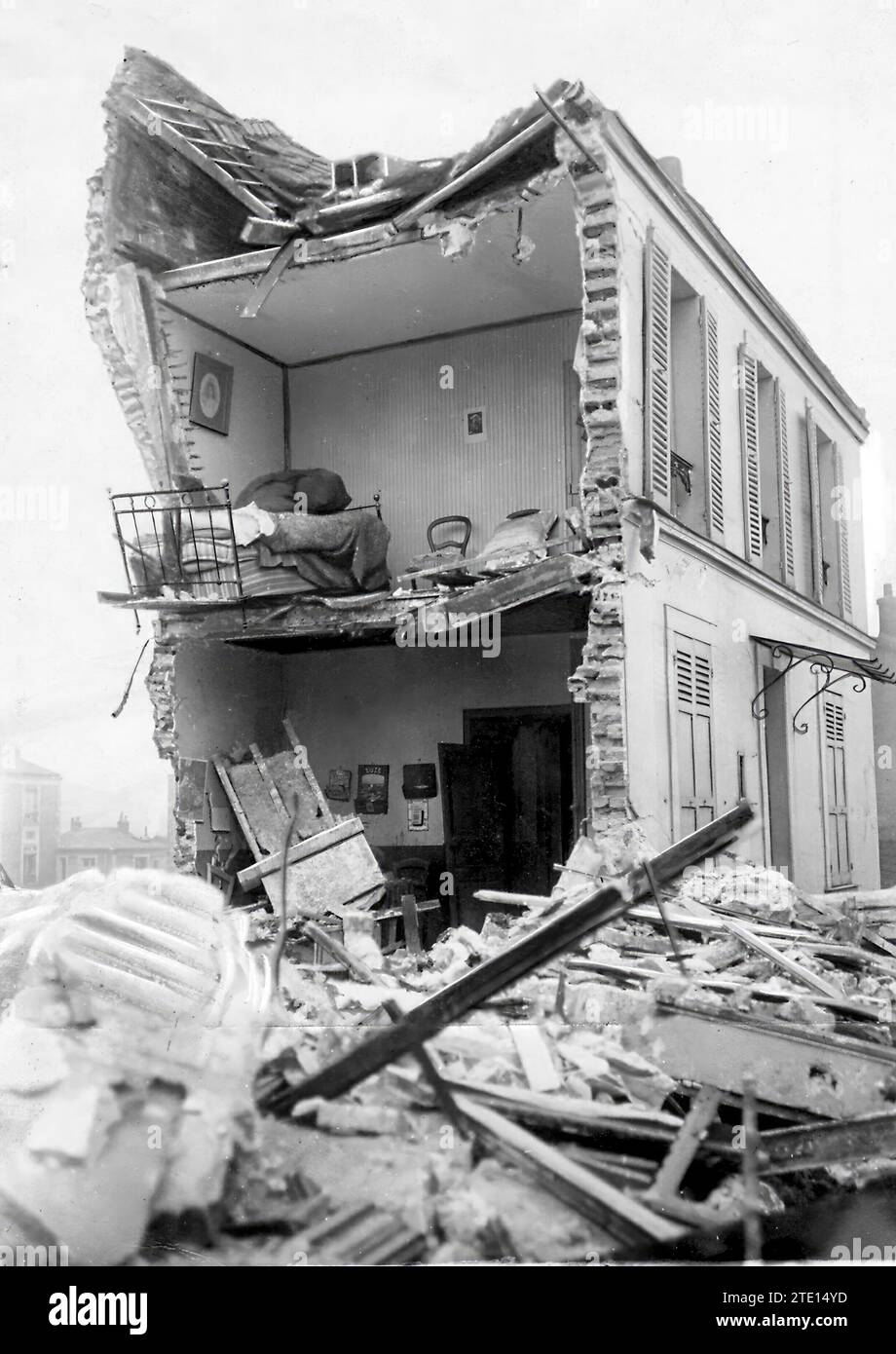 Zeppelin bombs hi-res stock photography and images - Alamy