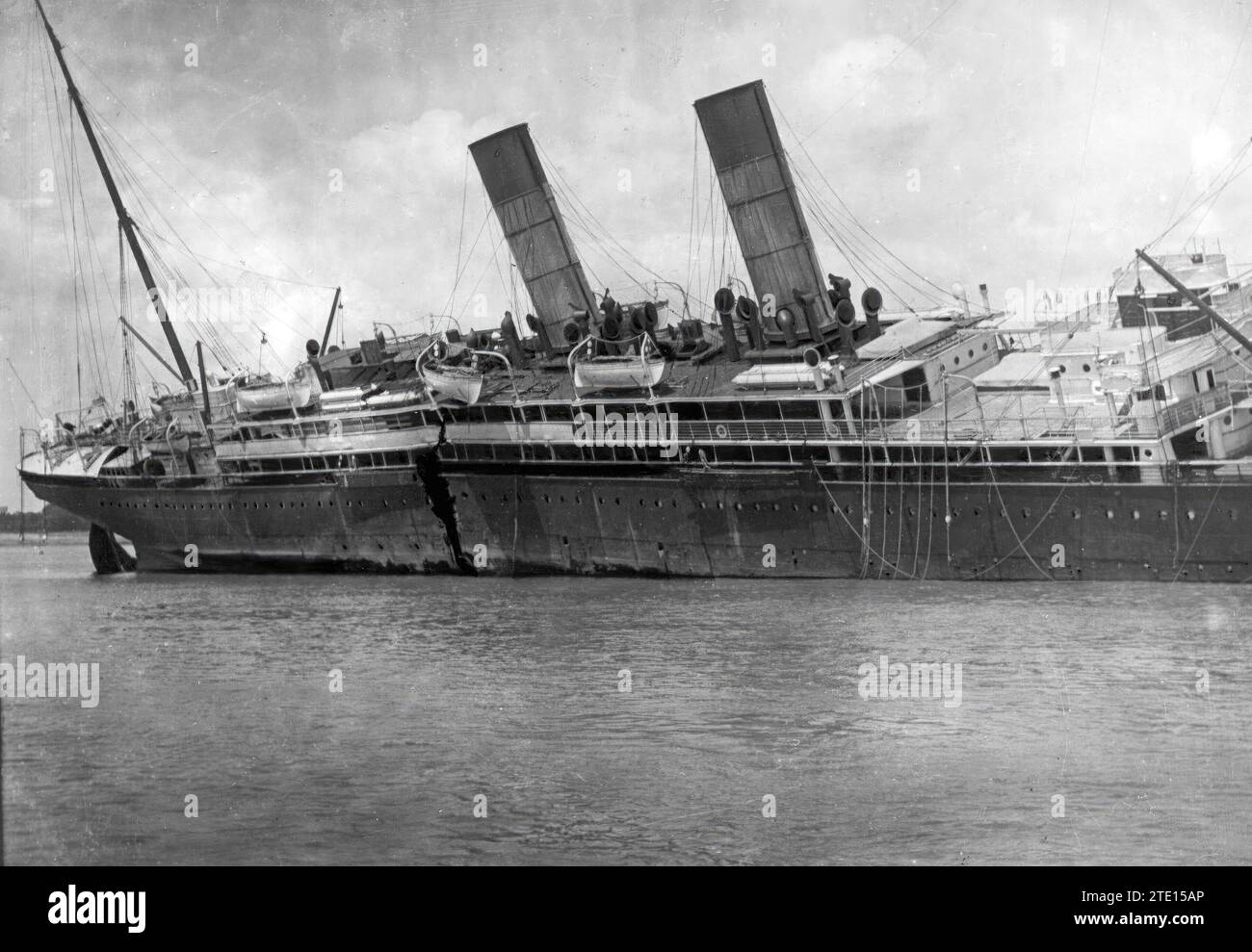 05/31/1915. Loss of a French ocean liner. The Steamer "la Champagne ...