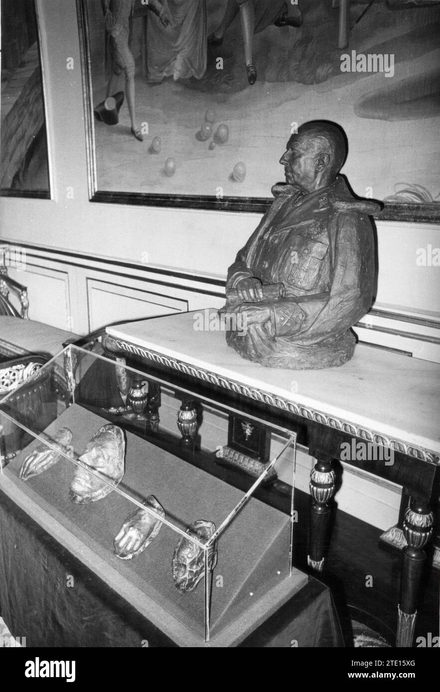 01/01/1976. Bust of the Caudillo, Francisco Franco. In front, the face ...
