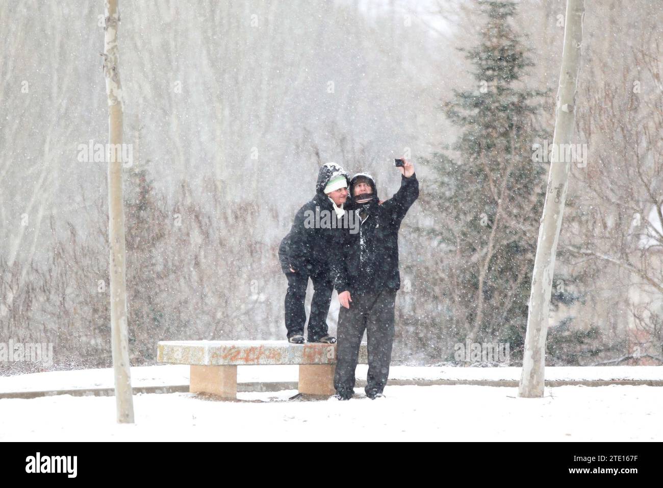 Valladolid. 01/08/2010. An intense snowfall turned the city streets ...