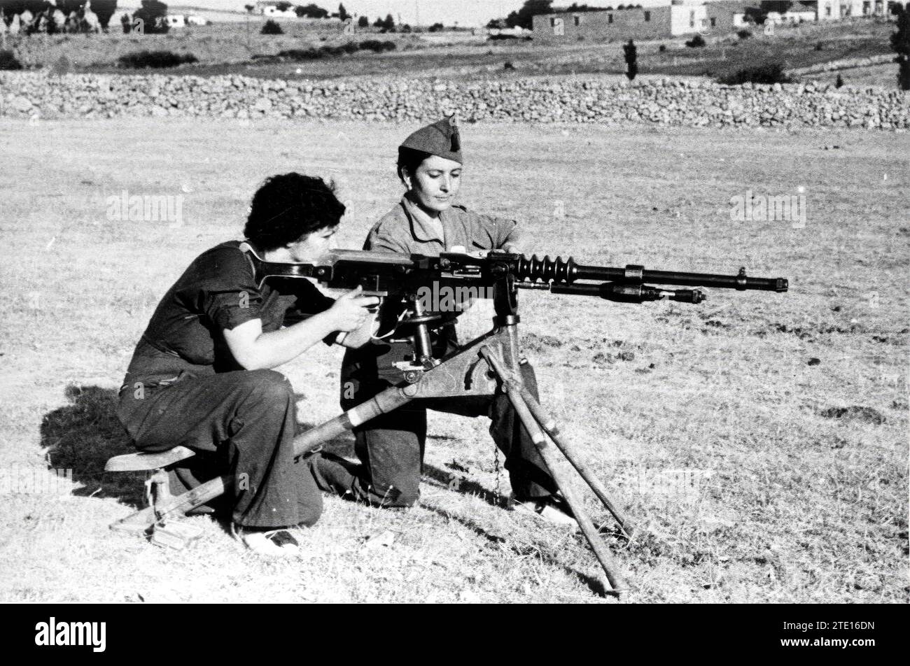 Sierra de Guadarrama. September 1936. Spanish Civil War. Two militia ...