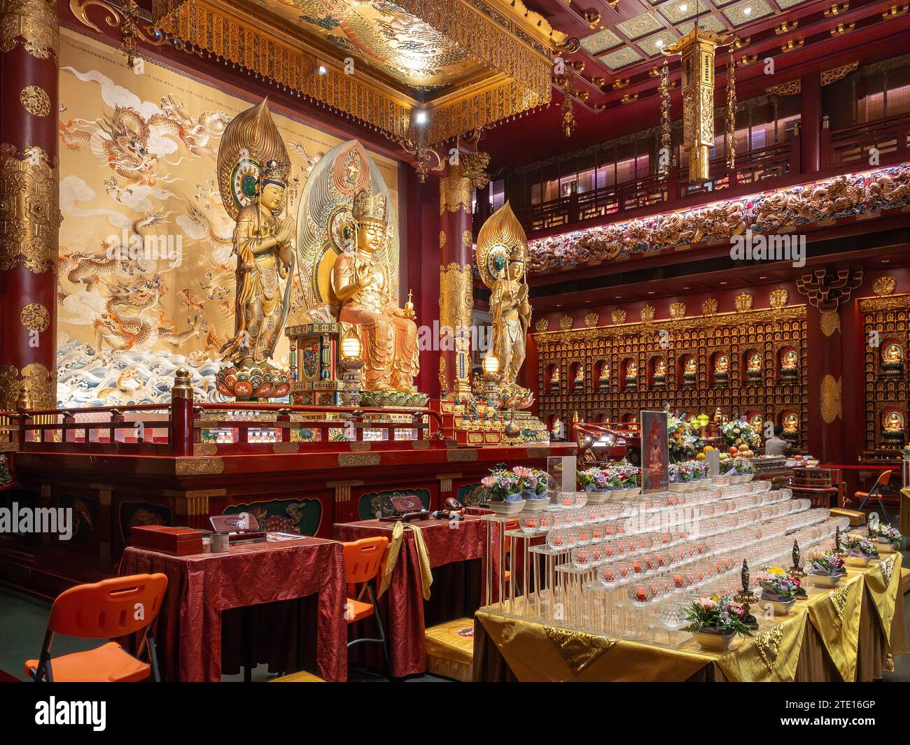 Buddha statue in Buddha Tooth Relic temple. Singapore Stock Photo - Alamy