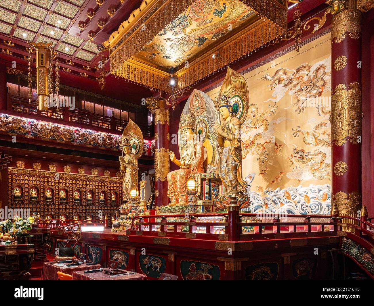 Buddha statue in Buddha Tooth Relic temple. Singapore Stock Photo - Alamy