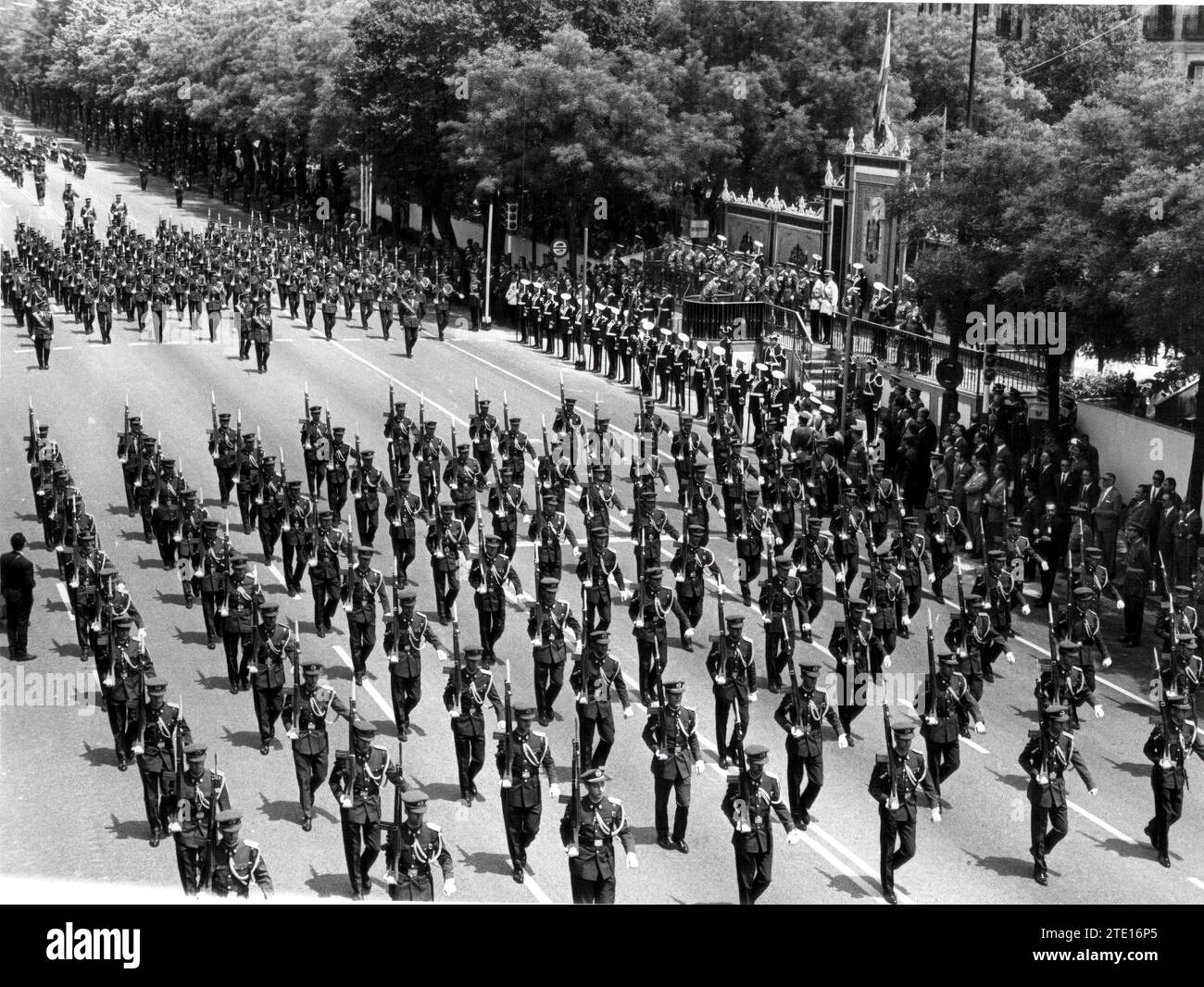 Military grandstand hi-res stock photography and images - Alamy