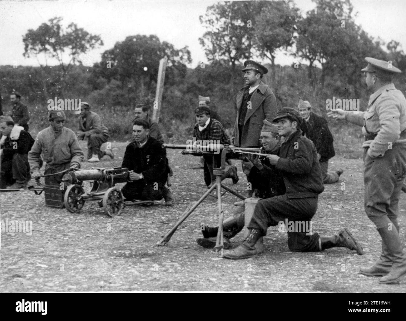 08/31/1937. The New Republican Soldiers Train in the Handling of ...