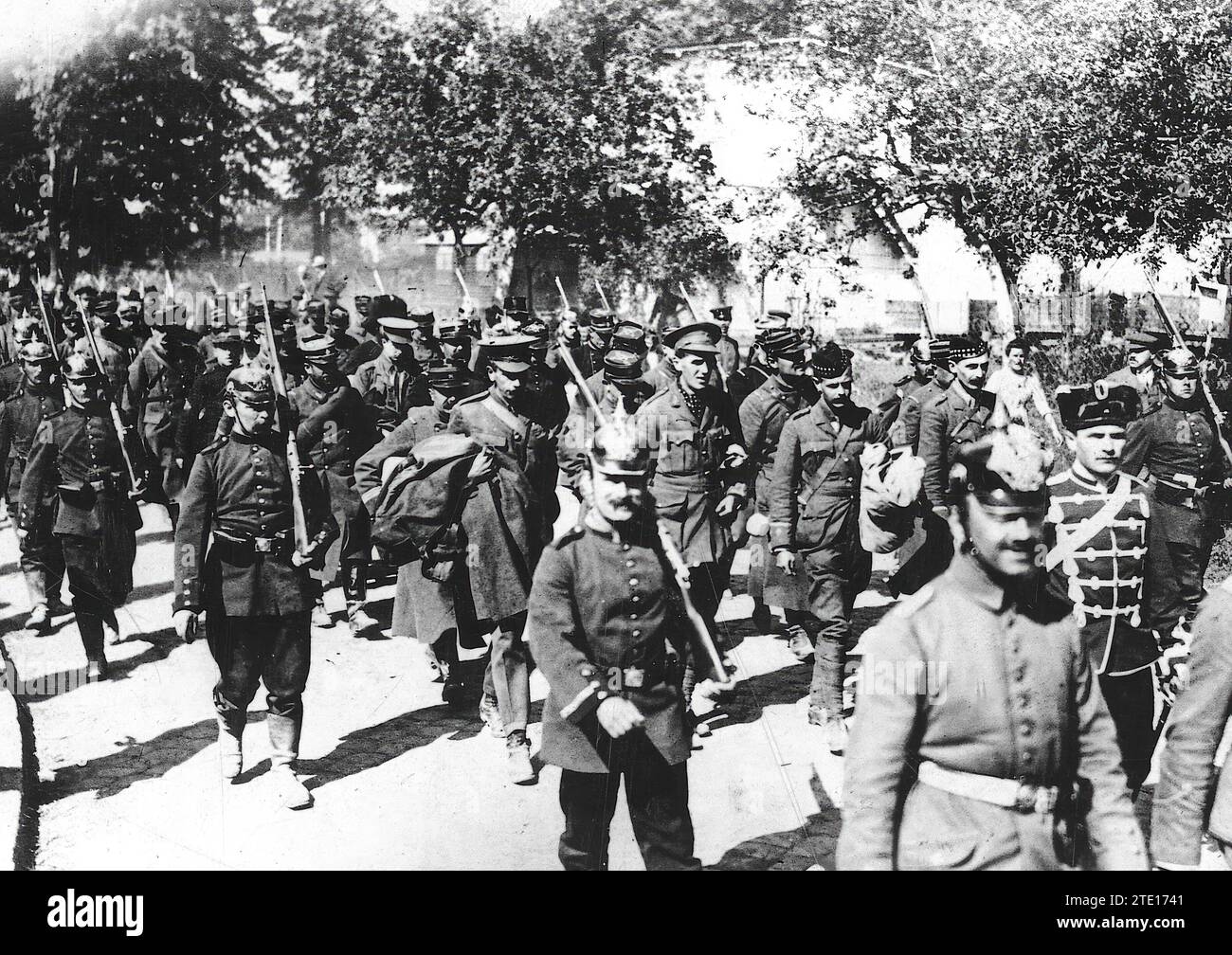 12/31/1914. Exchange of Prisoners of War. Group of English and French ...