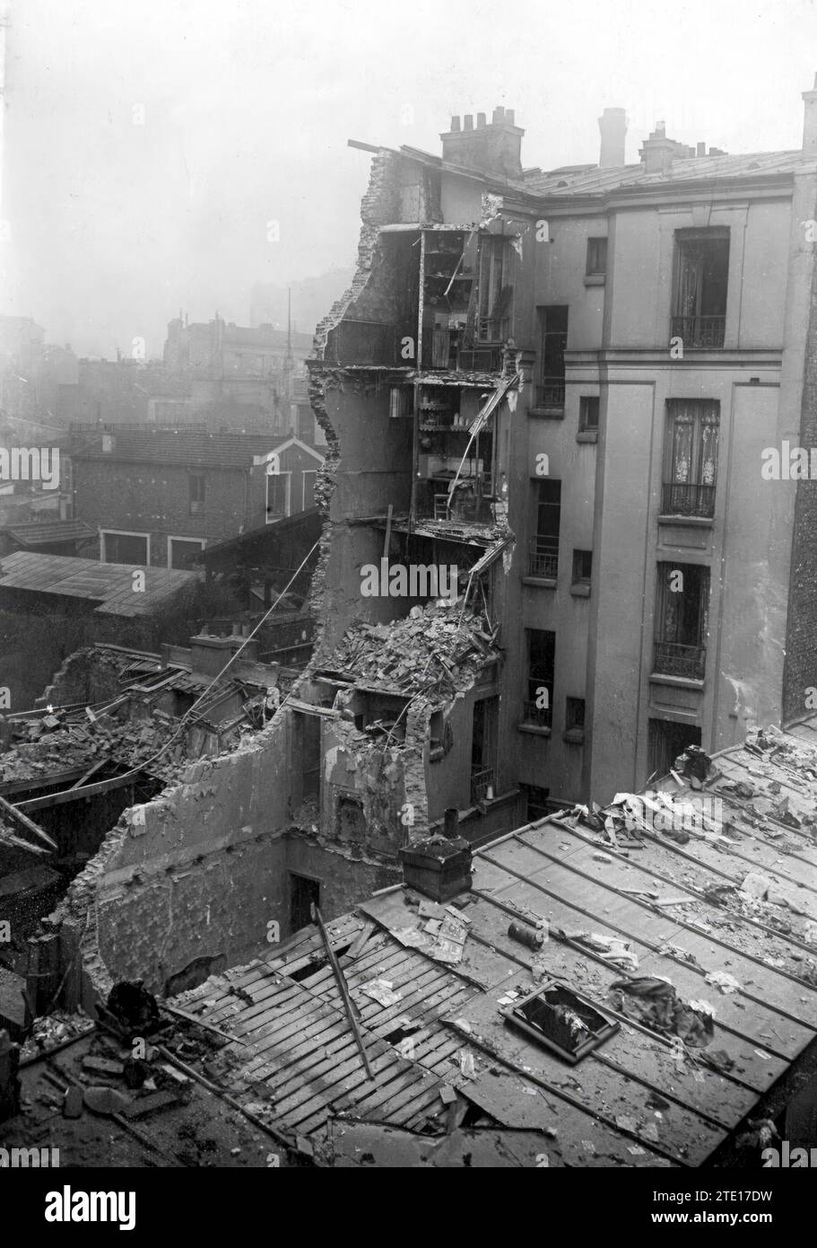 Bombing of paris Black and White Stock Photos & Images - Alamy