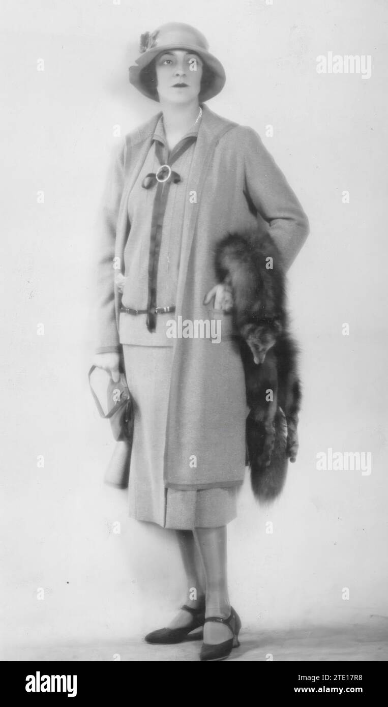 In the Image, a coat from 1926. The model is Mrs. Elsie Janis. Credit ...