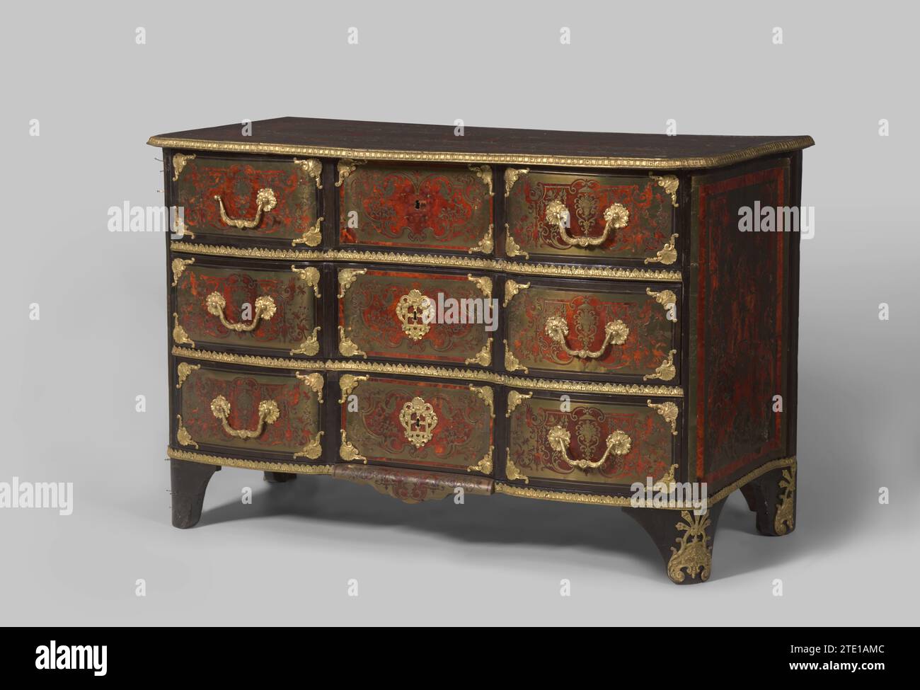 Furniture, Anonymous, 1700 Commode decorated with marquetery of turtle ...