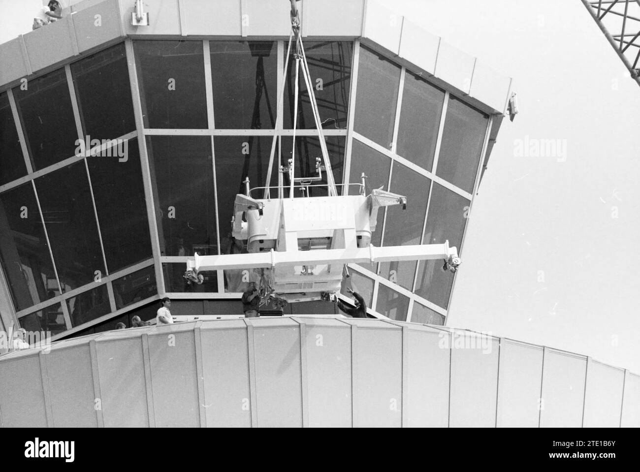 Radar sphere for Schiphol control tower, 25-08-1990, Whizgle News from ...