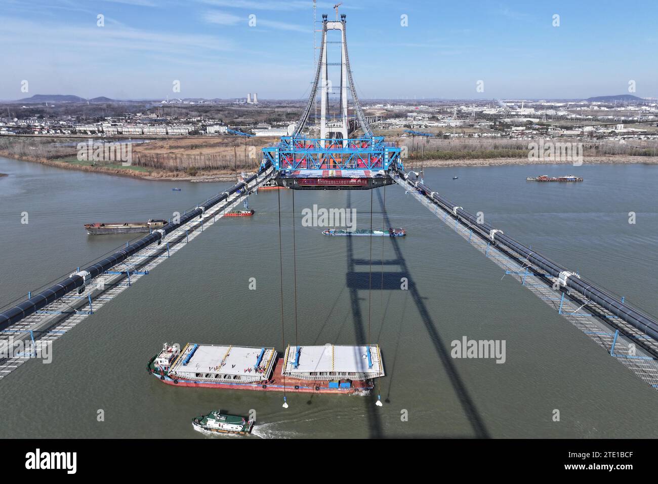 Aerial photo shows the Longtan Yangtze River Bridge under construction ...
