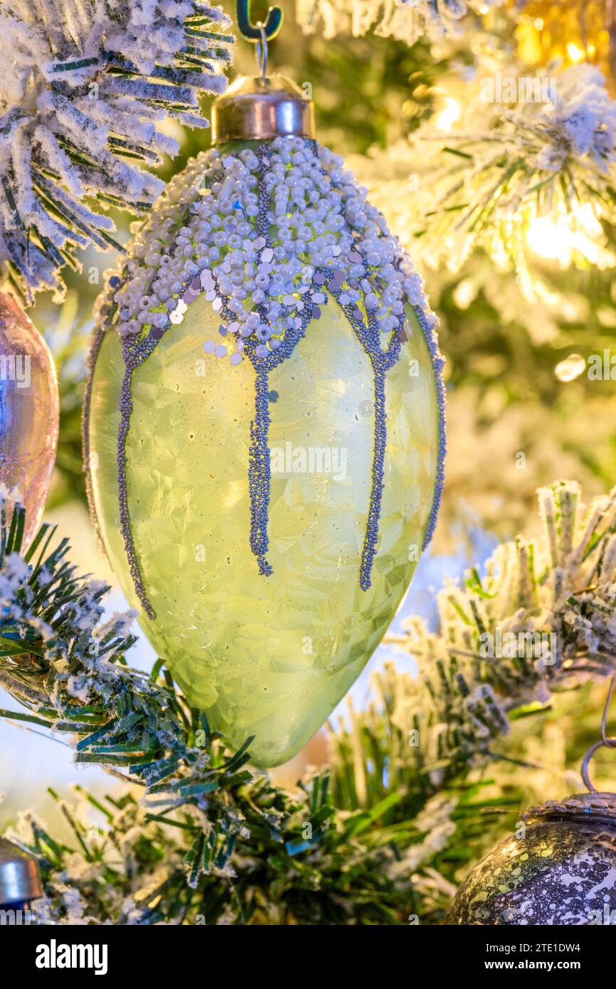 Green christmas tree ornaments hi-res stock photography and images - Alamy