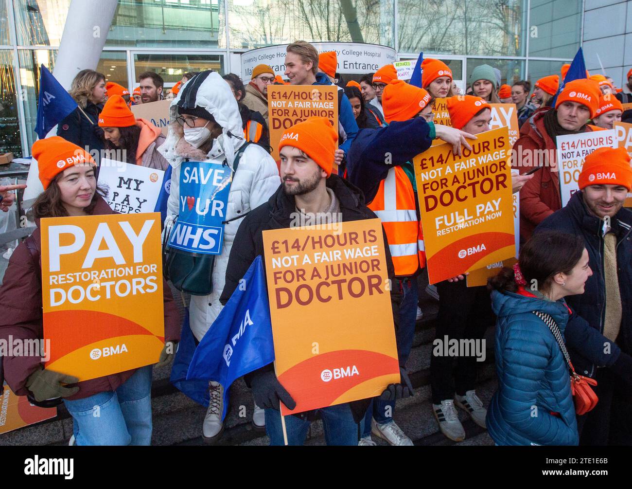 London, England, UK. 20th Dec, 2023. Doctors are seen at the picket ...