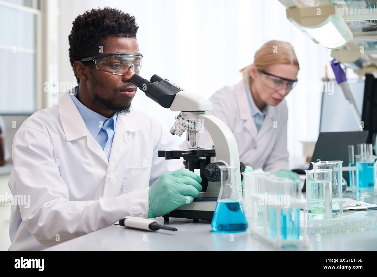 American researchers hi-res stock photography and images - Alamy