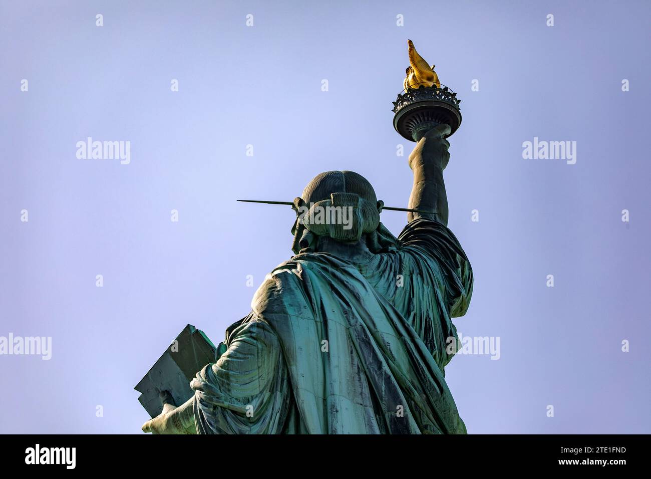 Spectacular statue of liberty of the Big Apple seen from behind, this ...