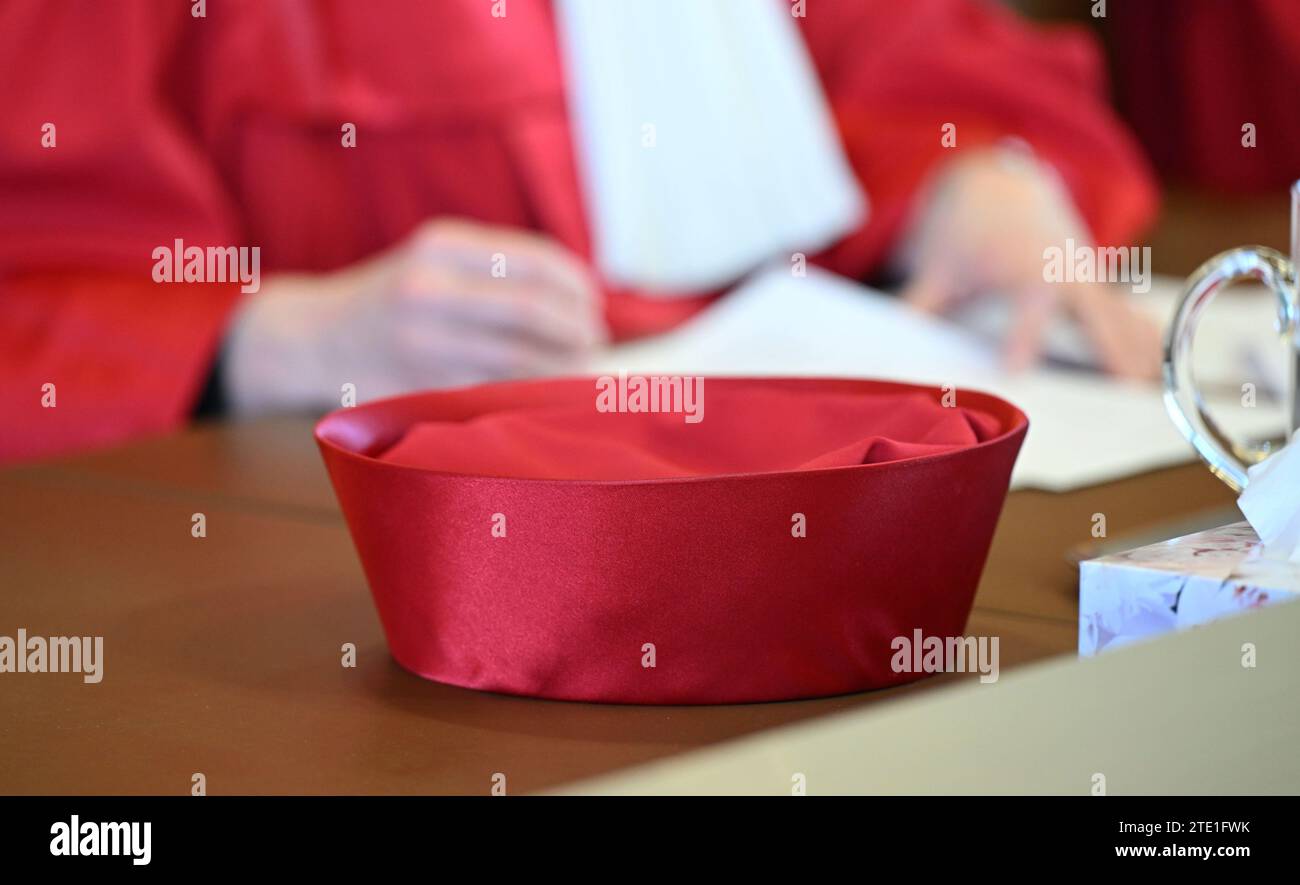 Data platforms hi-res stock photography and images - Alamy