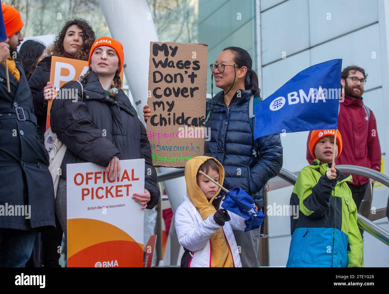 London, England, UK. 20th Dec, 2023. Doctors are seen at the picket ...