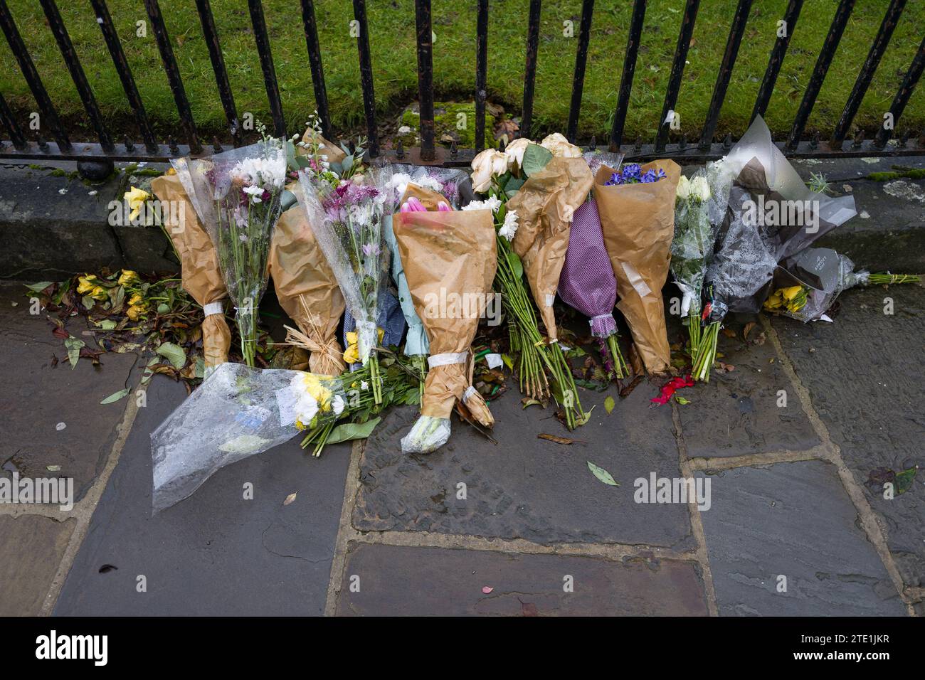 Floral tribute flowers flower hi-res stock photography and images - Alamy