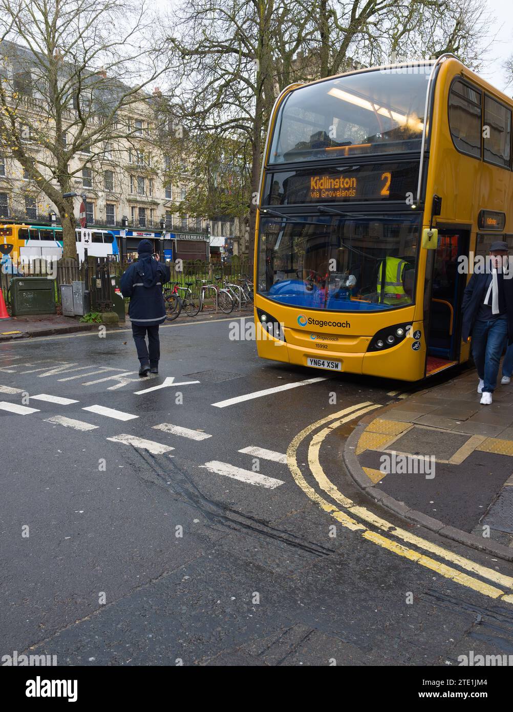 Yellow bus hi-res stock photography and images - Alamy