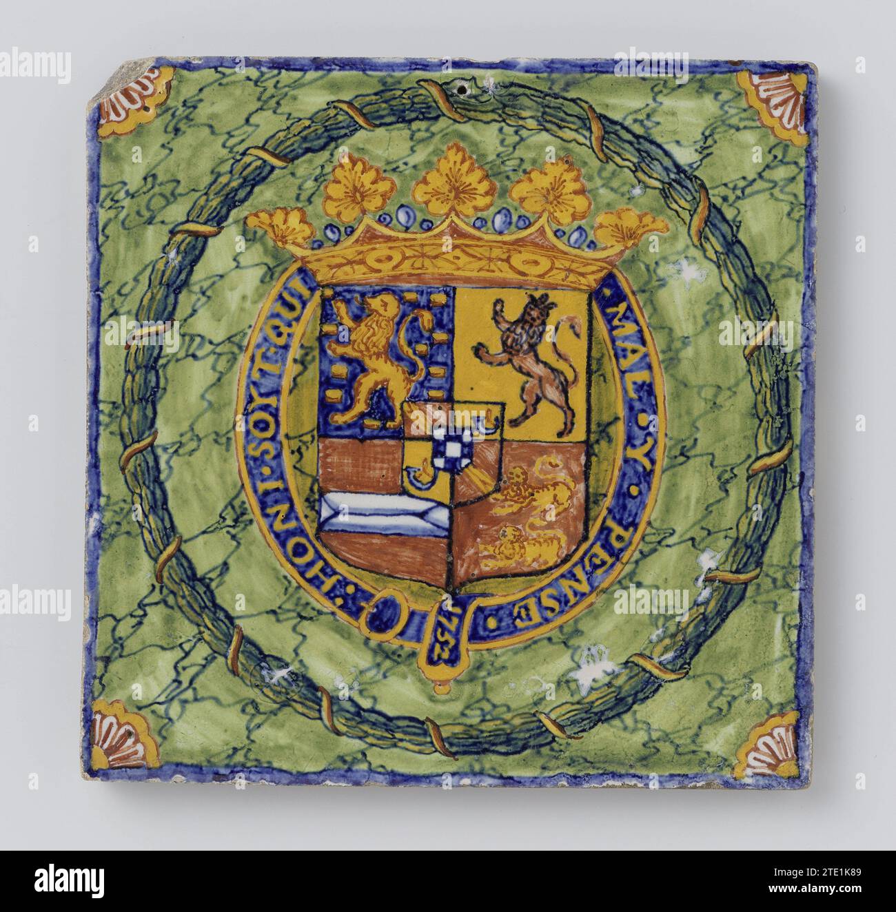 Royal garter coat of arms hi-res stock photography and images - Alamy