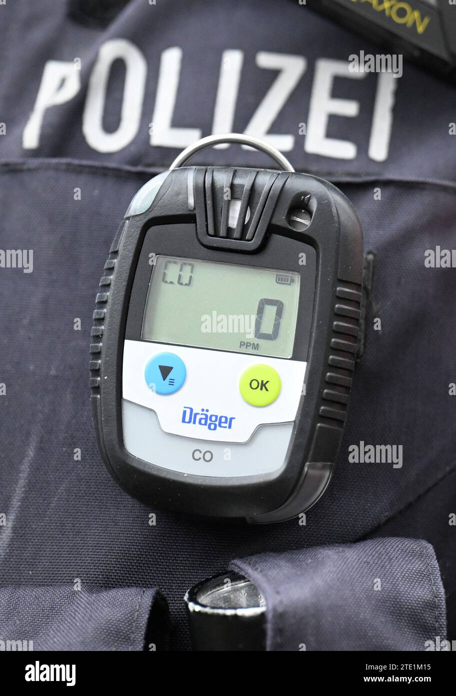 Duesseldorf, Germany. 20th Dec, 2023. A policewoman wears such a device ...