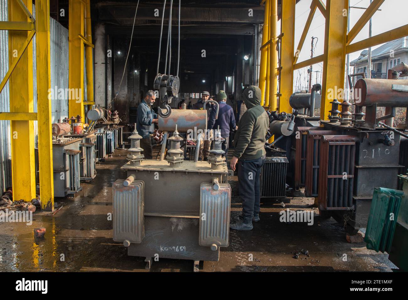 Overloading hi-res stock photography and images - Alamy