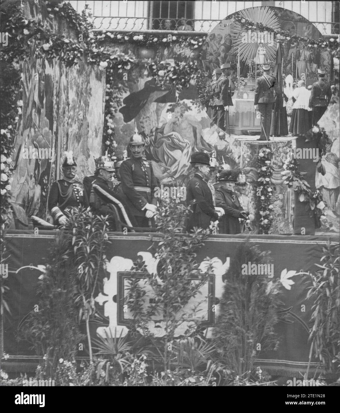 05/13/1919. Madrid. In the Mountain barracks. Ss.Mm. the King (1) and ...