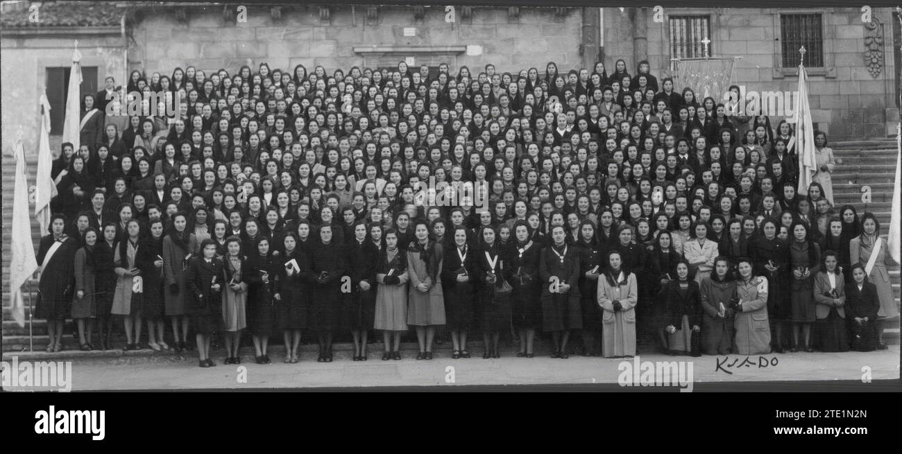 03/31/1943. Catholic action pilgrimage of Santiago: Arrival at the ...