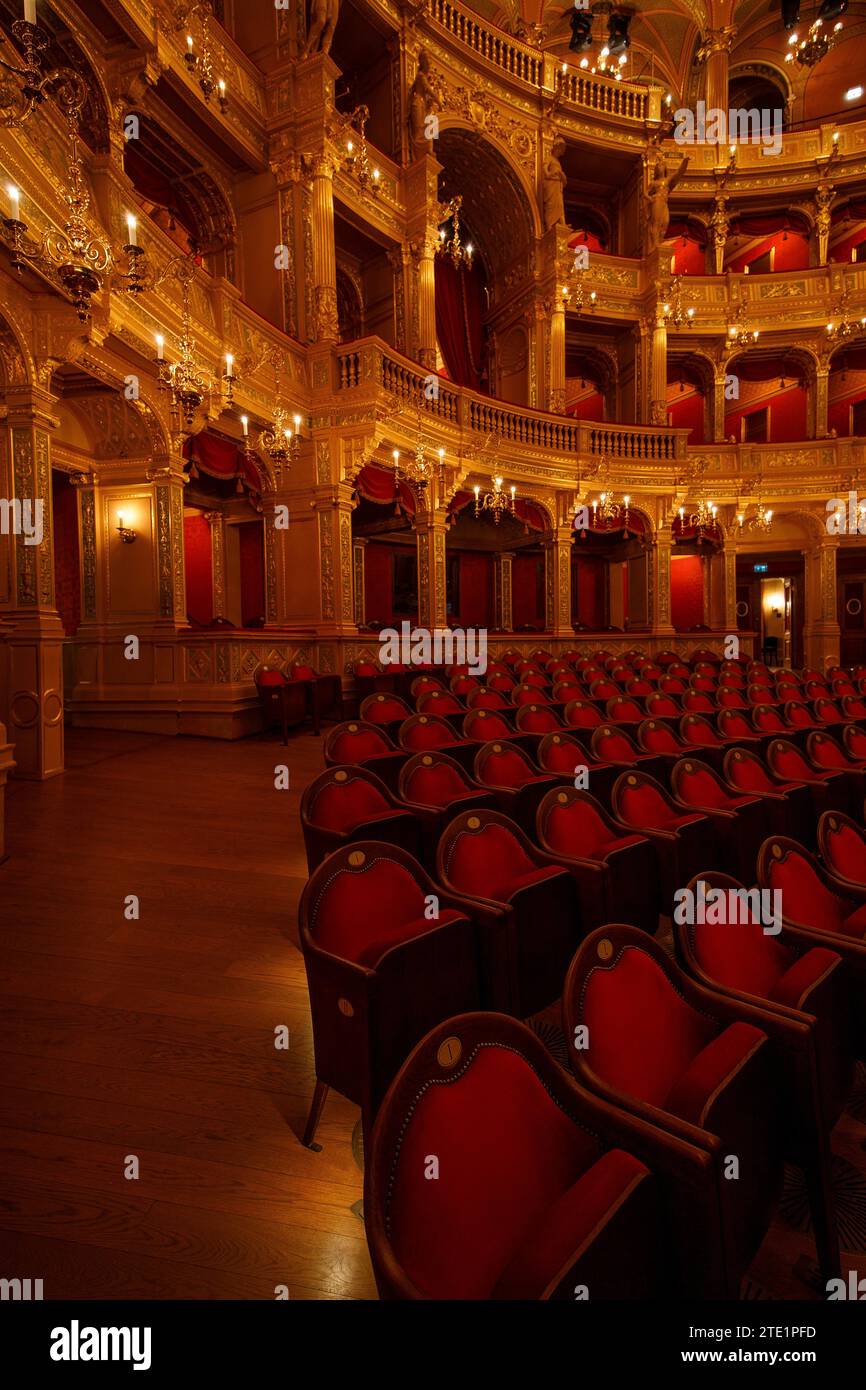 Interior of magyar allami operahaz hi-res stock photography and images ...