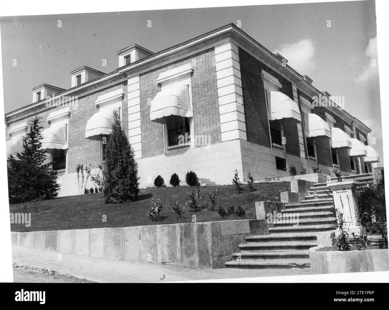 05/06/1974. Facades of the palace of the fifth. Credit: Album / Archivo ...