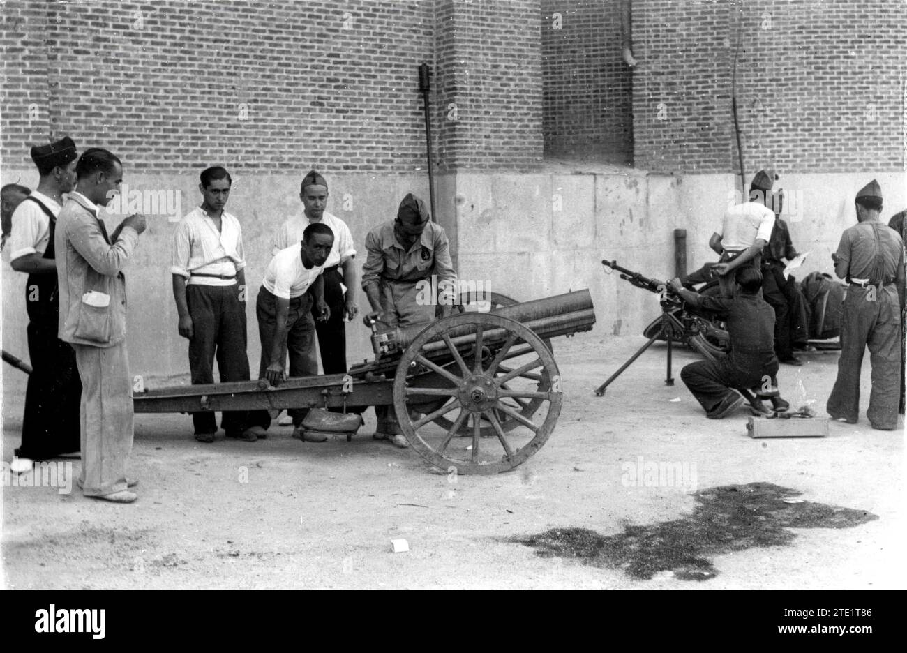 Cannon machine gun hi-res stock photography and images - Alamy