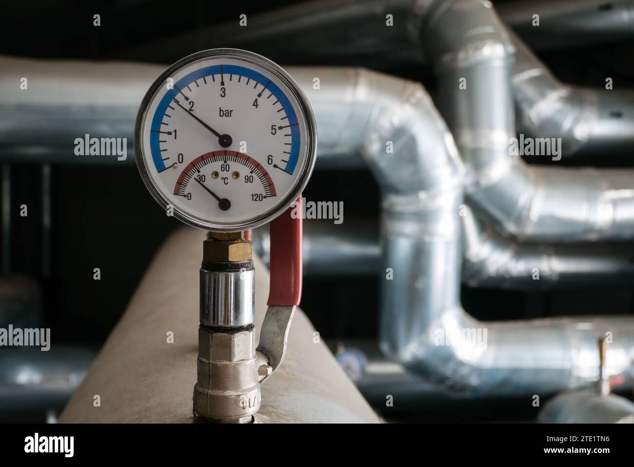 Thermomanometer with brass fitting and stop valves. Device for measuring pressure and ...