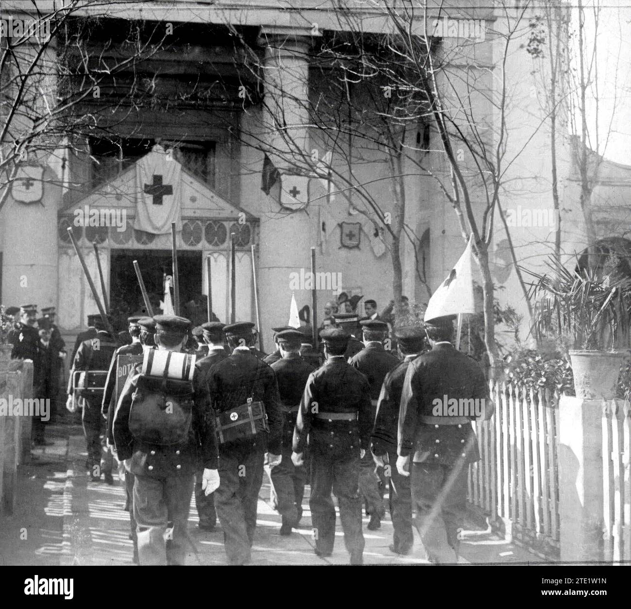 Madrid, 12/08/1905. The Red Cross enters the Church of Sorrows, on ...