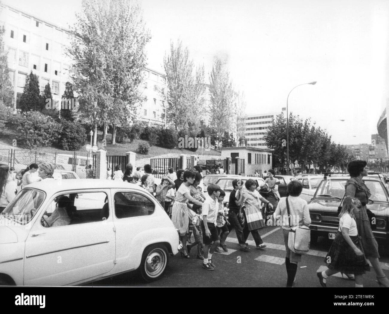 Madrid, 9/16/1982. Children return to school after the long summer ...