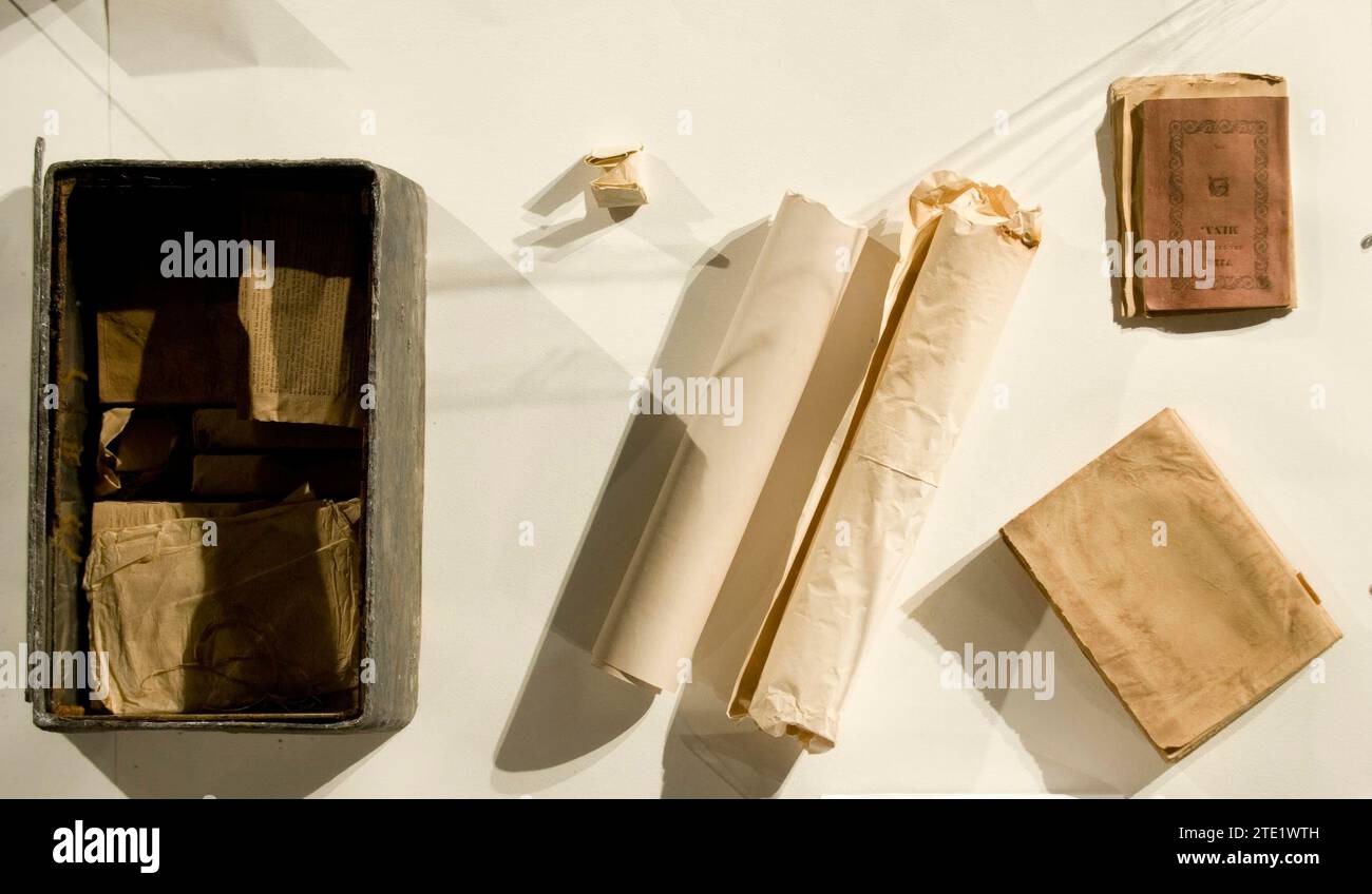 Community time capsule hi-res stock photography and images - Alamy