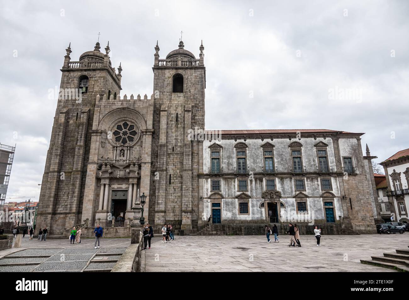 Photo of the porto cathedral hi-res stock photography and images - Alamy