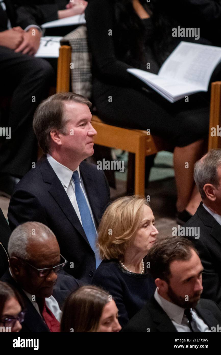 Justice Brett Kavanaugh and Justice Clarence Thomas attend the funeral ...